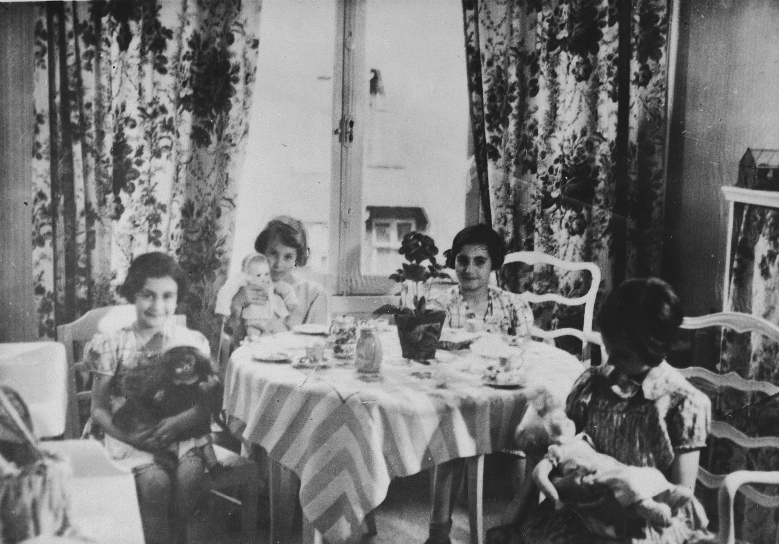 Anne Frank emigrates to Amsterdam: a new life in a new city | Anne ...